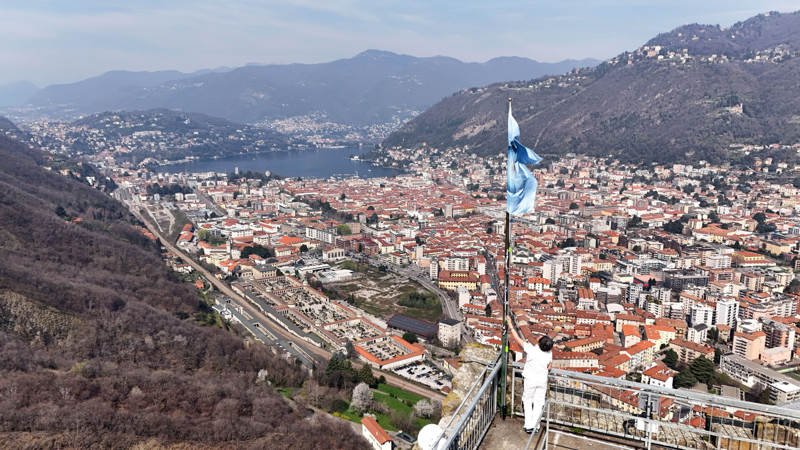 Cosmos’ Flags di Laura Morandotti - ArteVarese.com