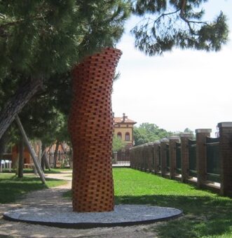 Foon Sham, nelle sue opere l’anima e i sussurri del legno - ArteVarese.com